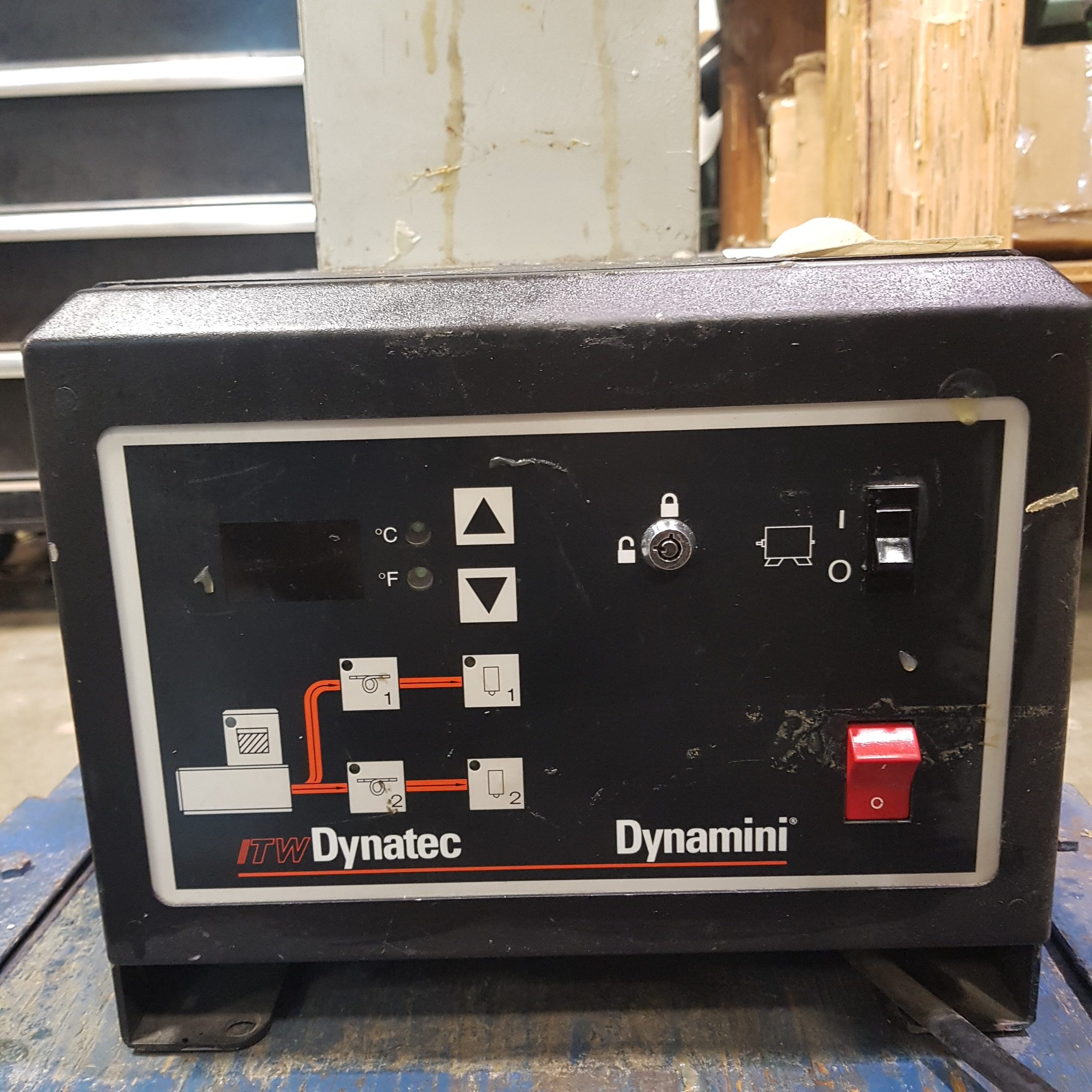 ITW Dynatec Hot Melt Adhesive Applicator – Coast Machinery Group