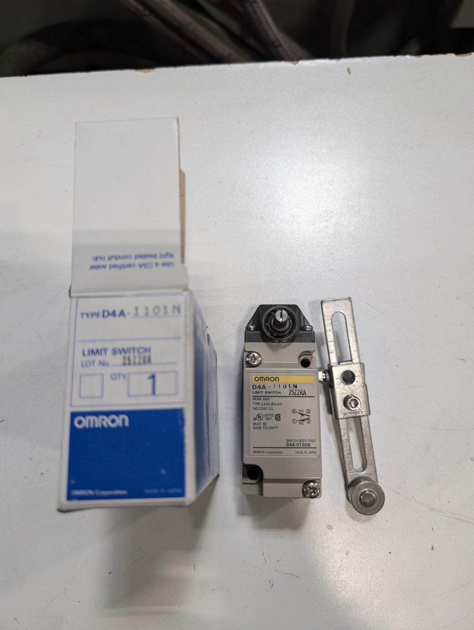 Omron Limit Switch D4A-1101N New In Box – Coast Machinery Group
